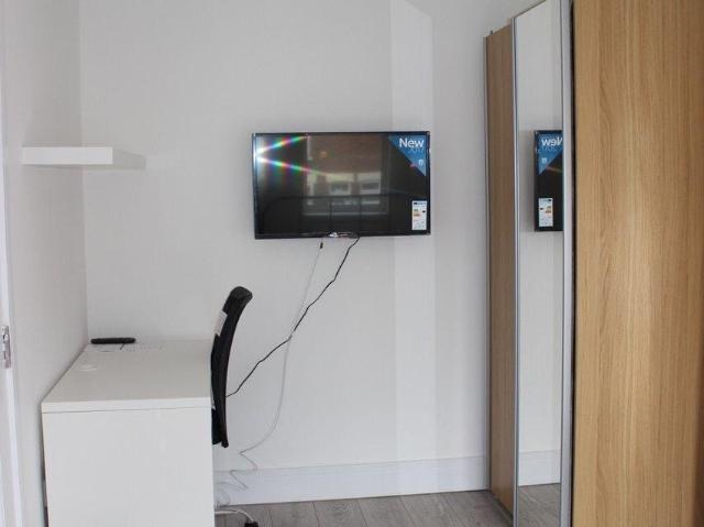 House 5 Bedroom For Rent Dunkirk East Midlands 2600 ES98286133