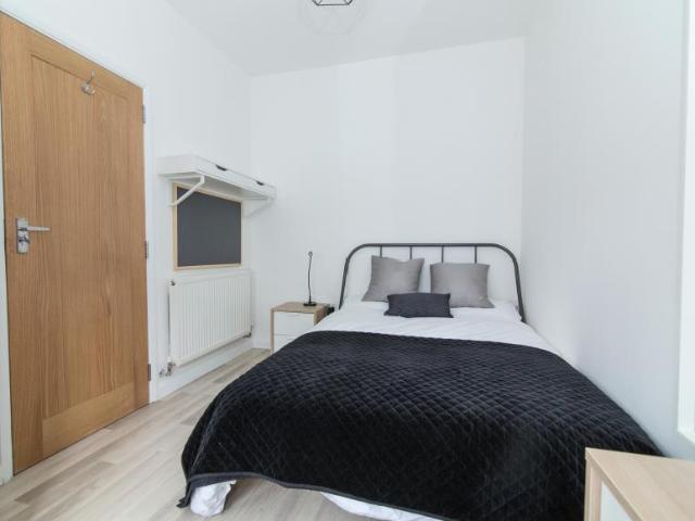 House 5 Bedroom For Rent Dunkirk East Midlands 2629 ES101402759