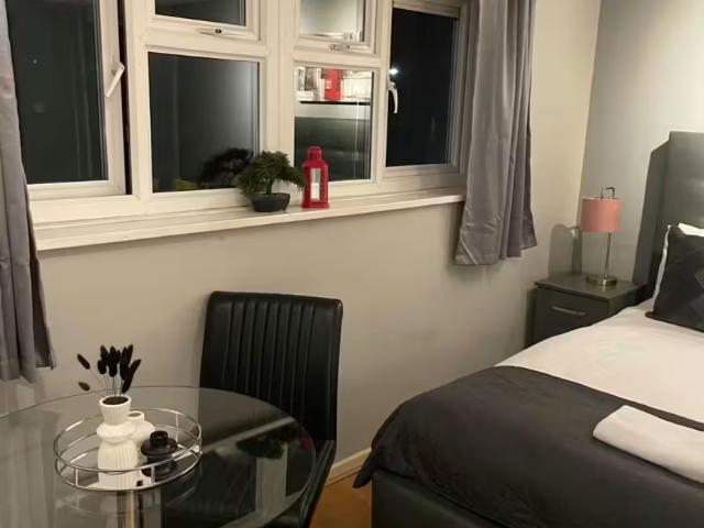 House 5 Bedroom For Rent Wolverhampton Wolverhampton 3999 ES97052582