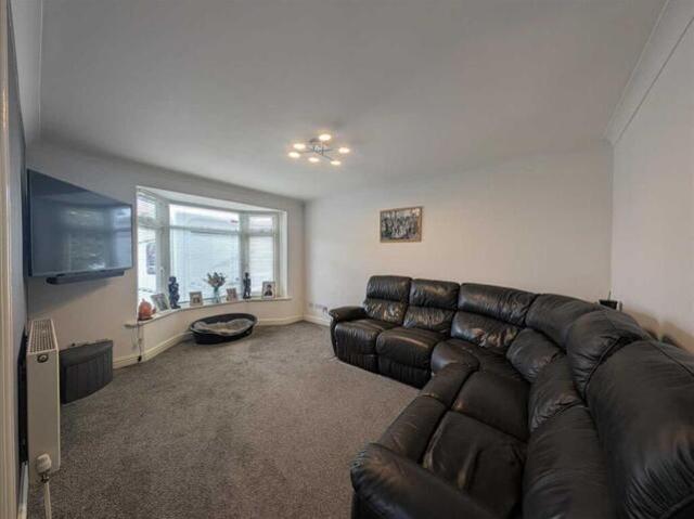 House 5 Bedroom For Sale Clacton On Sea Essex 425000 ELS100988120