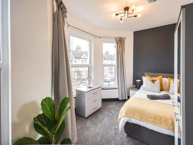 House 5 Bedroom For Sale Southend Southend on Sea 425000 ES101168583