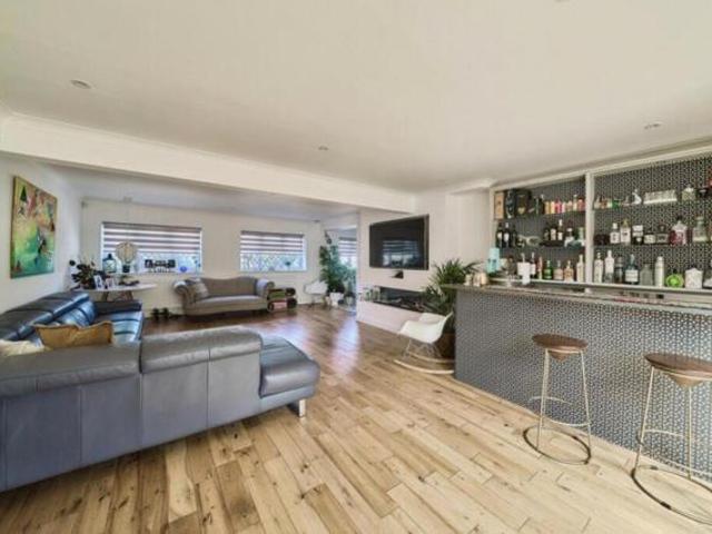 House 5 Bedroom For Sale Slough Surrey 1000000 ELS100023789