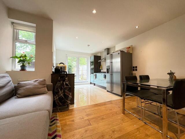 House 5 Bedroom For Sale Surbiton Greater London 800000 ELS100132563