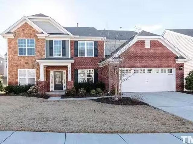House 5 bedrooms in Cary