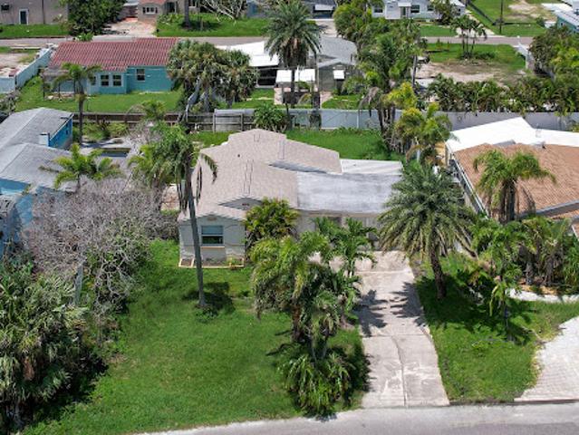 Seaside house with garden
