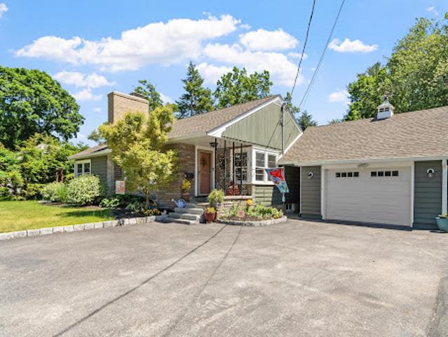 House with pool and garden