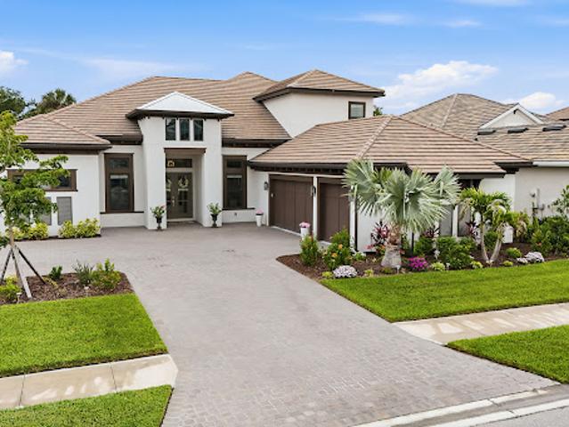 House with pool and garden