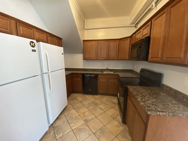 house 6 bedroom, Ann Arbor MI 48104 DS82221417
