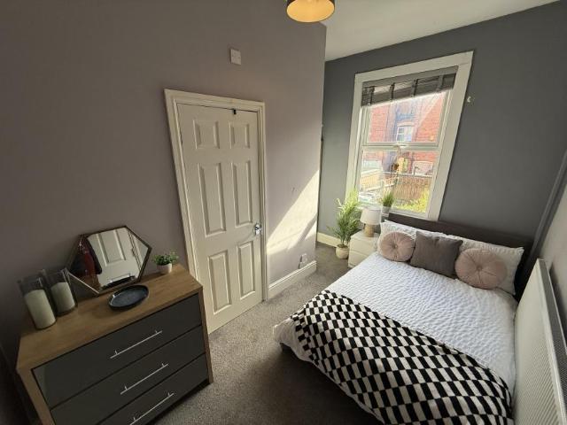 House 6 Bedroom For Rent Lenton East Midlands 2860 ES98286359