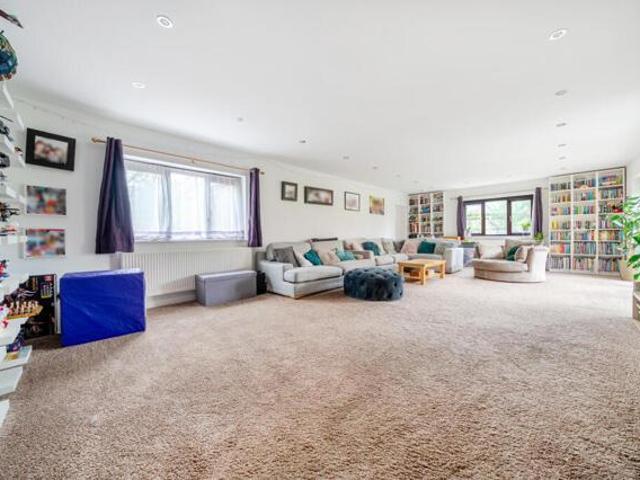 House 6 Bedroom For Sale Fleet Hampshire 795000 ES100685241