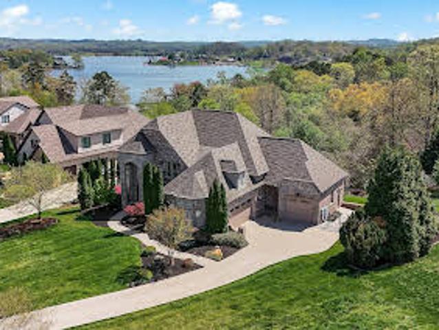 House with pool and garden