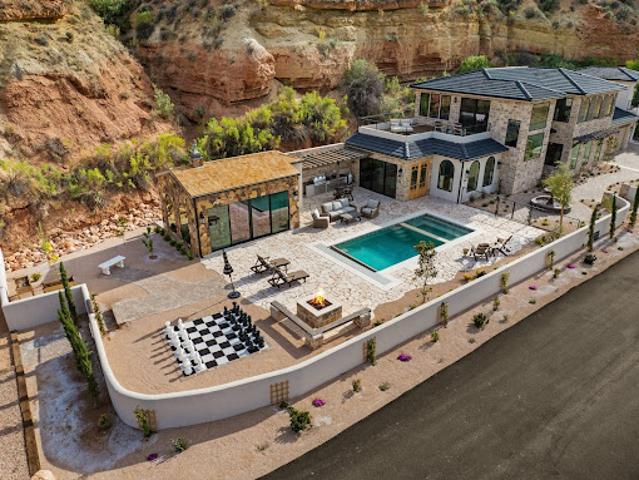 House with pool and garden