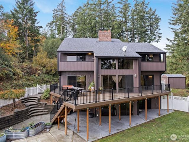 Contemporary house with terrace