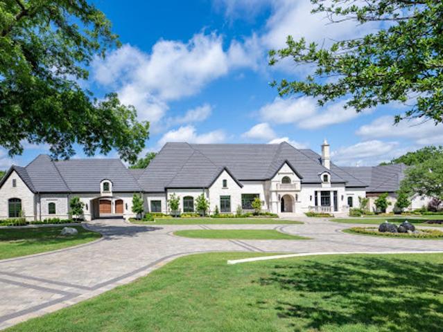 House with pool and garden