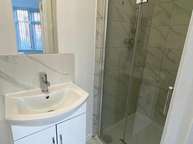 House 7 Bedroom For Rent Beeston East Midlands 3792 ELS98286083