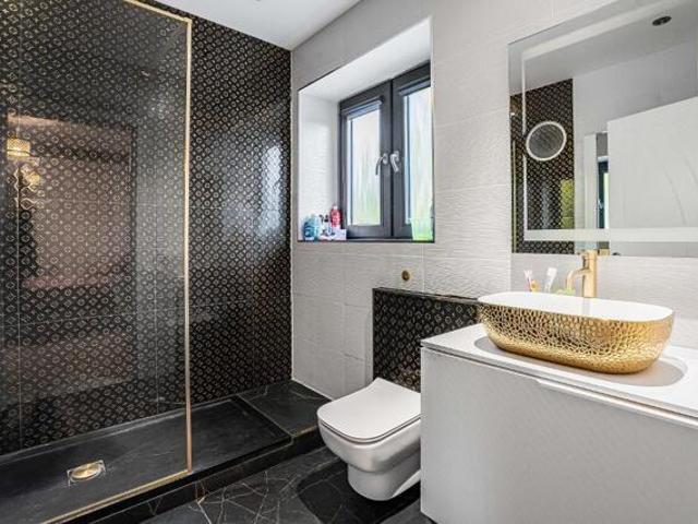 House 7 Bedroom For Sale Luton Luton 1850000 ELS101100163