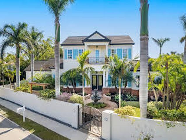 House with pool and garden