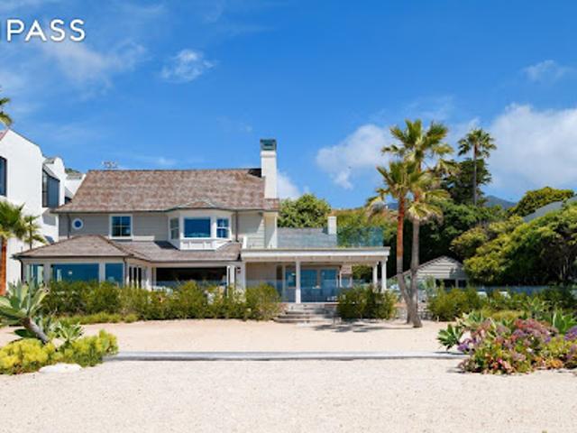 Seaside contemporary house with garden and terrace