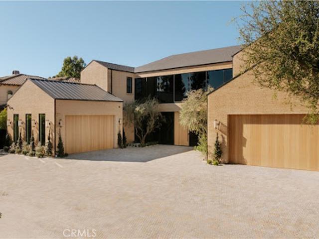 House with pool and garden
