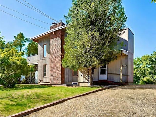 Contemporary house with terrace