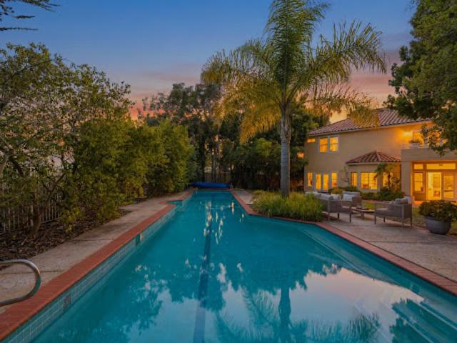 House with pool and garden
