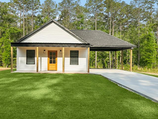 House with pool and garden