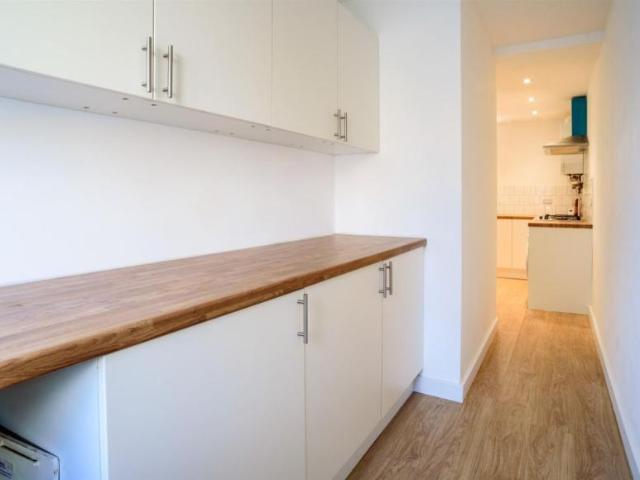House 8 Bedroom For Rent Beeston East Midlands 3987 ES98286079