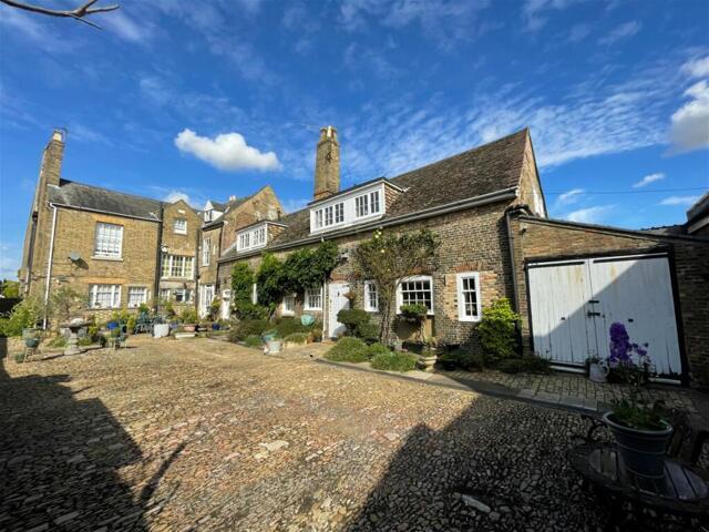 House 12 Bedroom For Sale High Street High Street 1250000 ES101955502