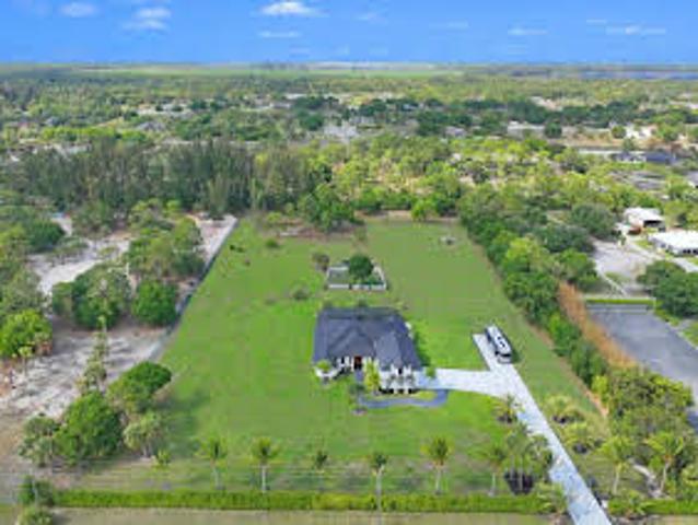 House with pool and garden