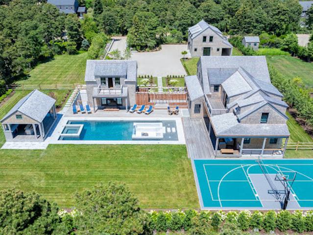 House with pool and garden