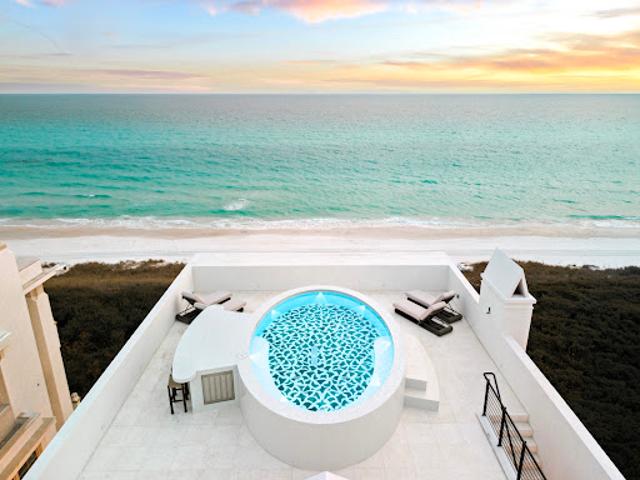 Seaside house with pool and terrace