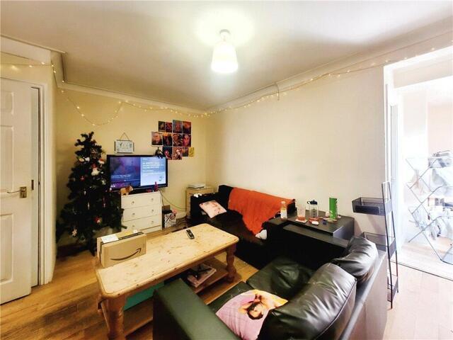 House 1 Bedroom For Rent Egham Surrey 825 ELS101154361