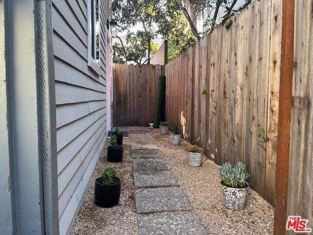 house 1 bedroom, Los Angeles CA 90007 DLS88667326