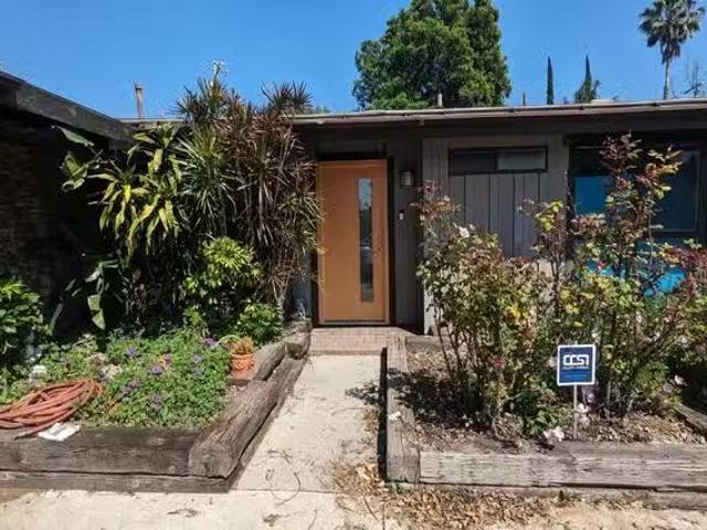 House 1 bedrooms in Winnetka