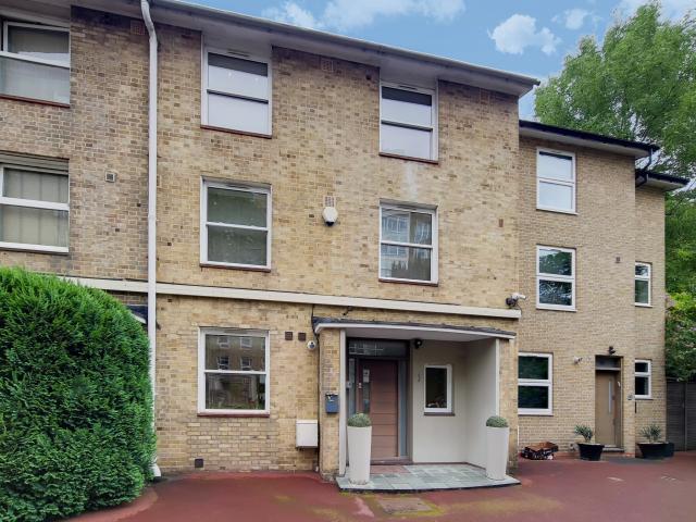 House 1, Court Close