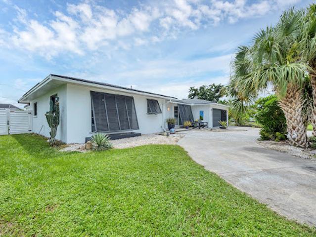House with pool and garden