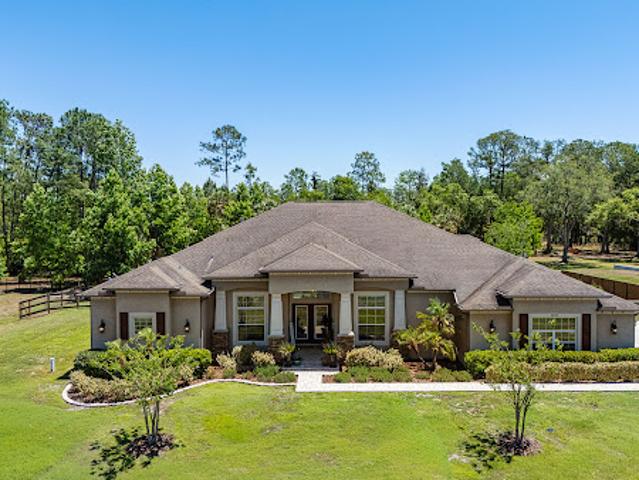 House with pool and garden