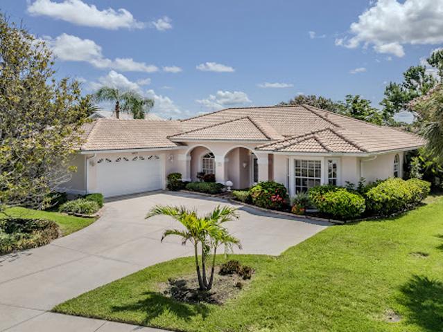 House with pool and garden