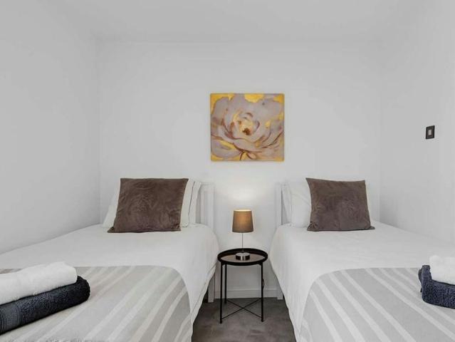 House 2 Bedroom For Rent London London 4000 ELS92128416