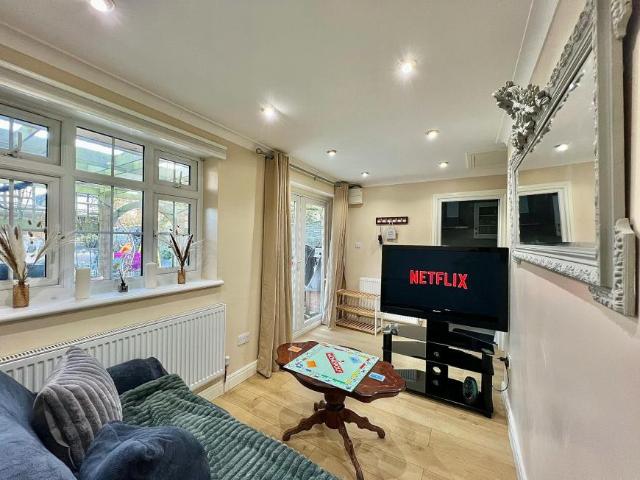 House 2 Bedroom For Rent London London 2500 ES90911452