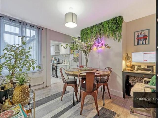 House 2 Bedroom For Sale Chigwell Essex 400000 ES100366448
