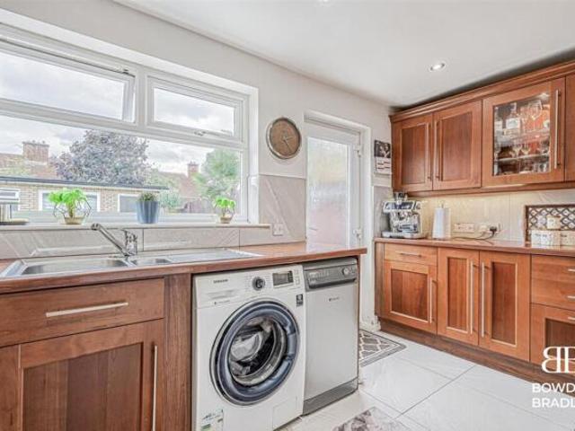 House 2 Bedroom For Sale Chigwell Essex 425000 ELS100024205