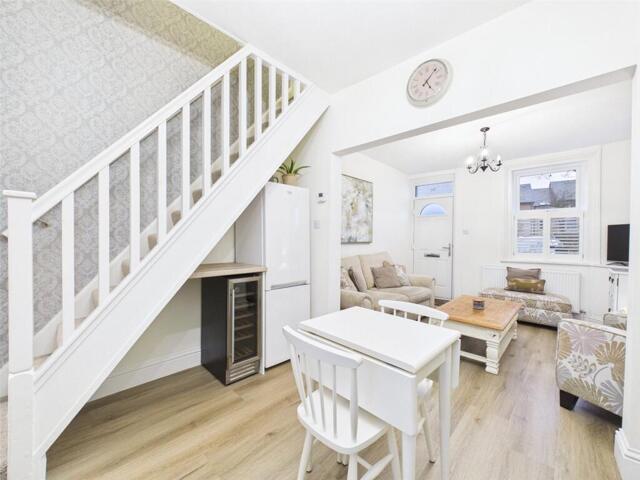 House 2 Bedroom For Sale Gloucester Gloucestershire 190000 ES99926346