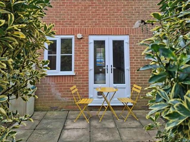 House 2 Bedroom For Sale Guildford Surrey 425000 ELS99290023