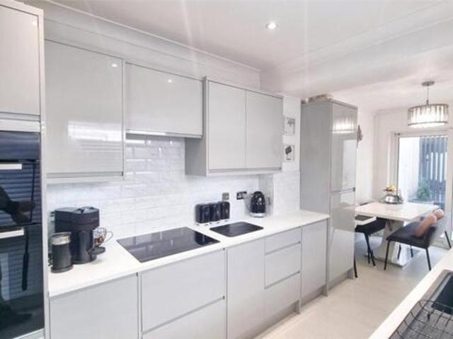 House 2 Bedroom For Sale Horley Surrey 375000 ES99237357