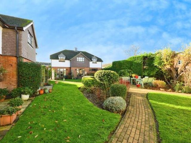 House 2 Bedroom For Sale Leatherhead Surrey 300000 ELS99523908