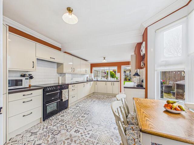 House 2 Bedroom For Sale Leigh Southend on Sea 500000 ES99986267