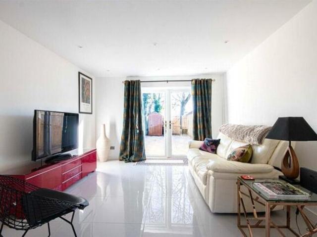 House 2 Bedroom For Sale Lymington Hampshire 289950 ES100540936