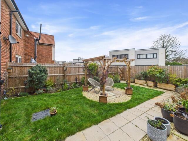 House 2 Bedroom For Sale Windsor Windsor And Maidenhead 465000 ES101200055
