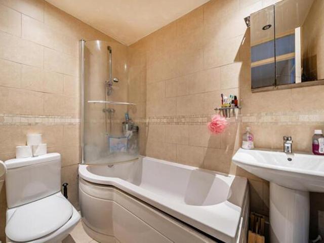 House 2 Bedroom For Sale Uxbridge Great London 400000 ES100786610